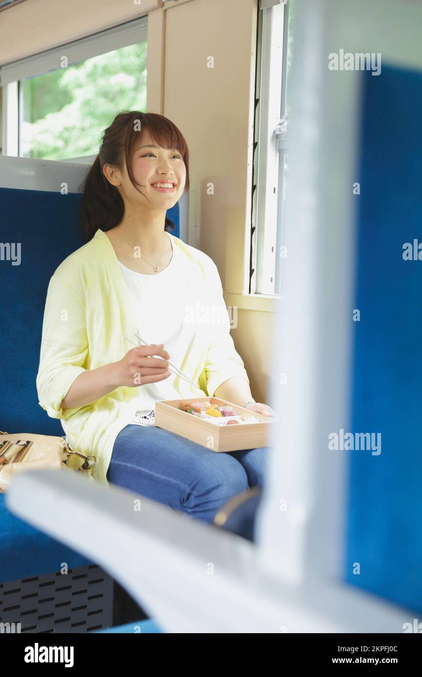 Japanese woman eating lunch box Stock Photo - Alamy