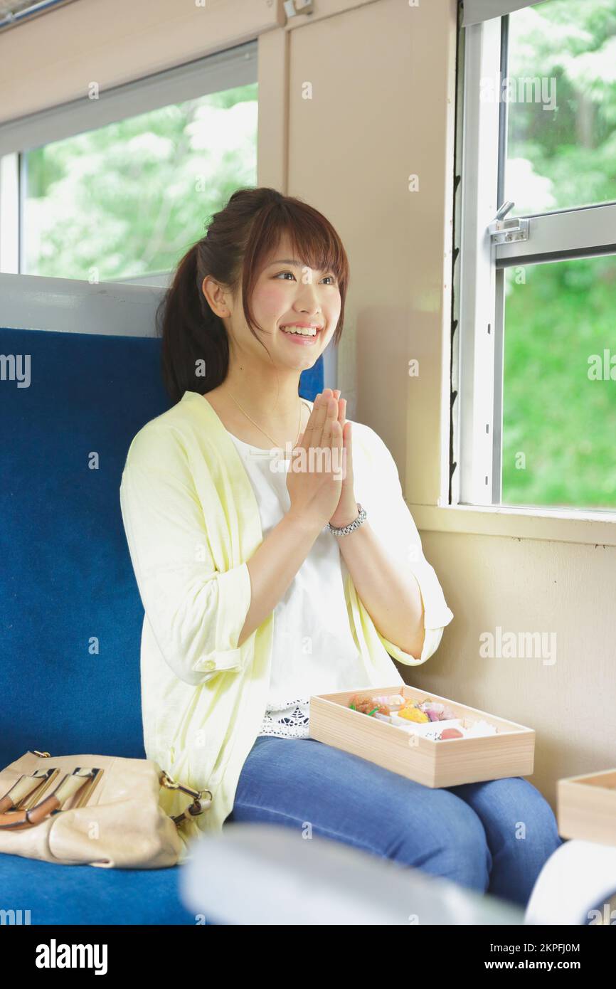 Japanese woman eating lunch box Stock Photo - Alamy