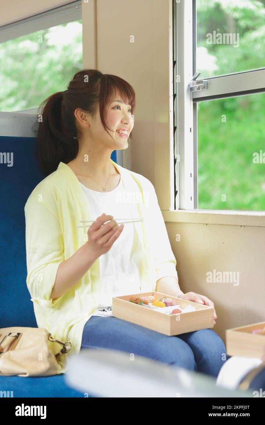 Japanese woman eating lunch box Stock Photo - Alamy