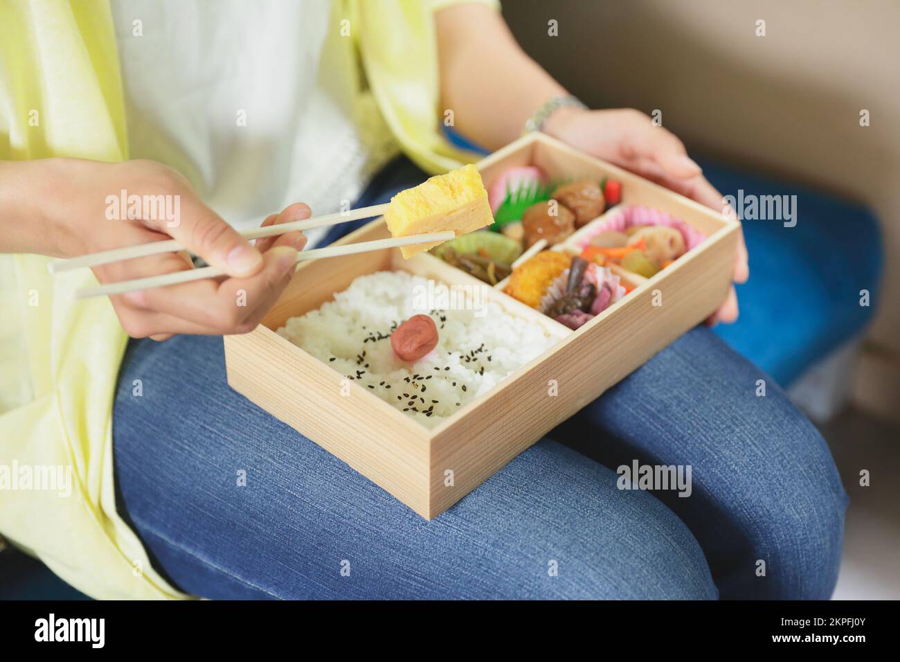 Japanese woman eating lunch box Stock Photo - Alamy