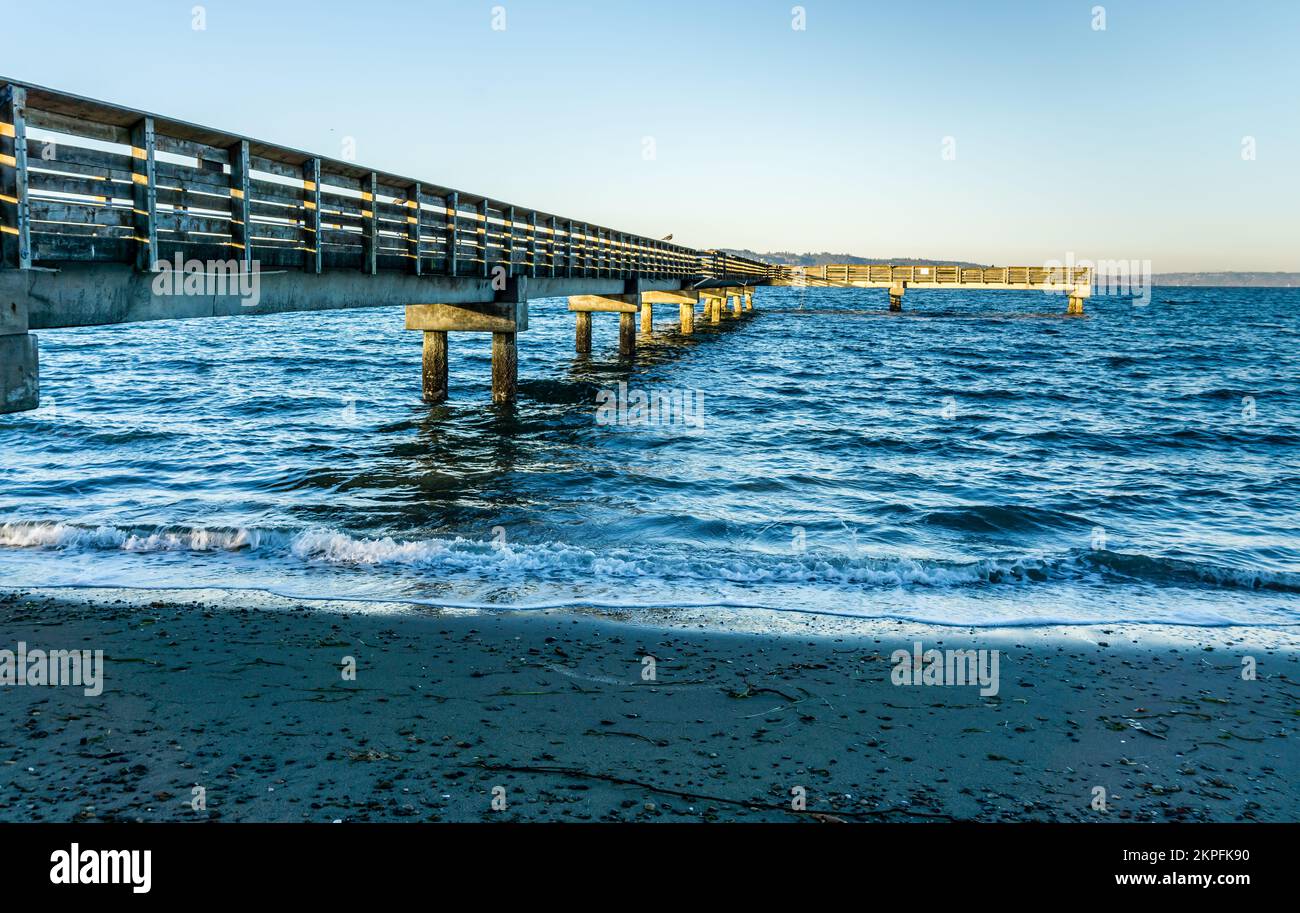Empty pier at Dash Point, Washington. Medium tide Stock Photo - Alamy