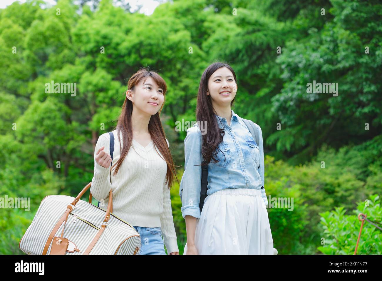 Japanese women traveling Stock Photo - Alamy