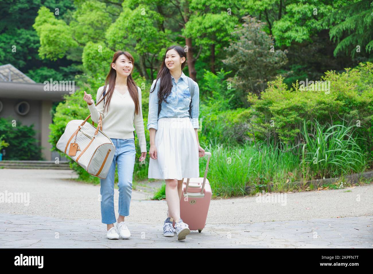 Japanese women traveling Stock Photo - Alamy