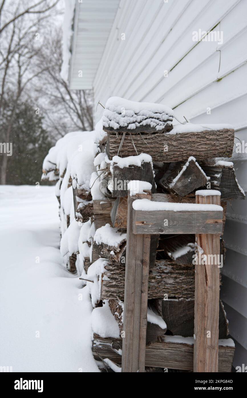 Beautiful winter houses Stock Photo - Alamy