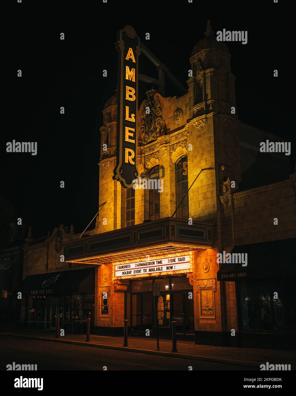 Midnight theater hi-res stock photography and images - Alamy