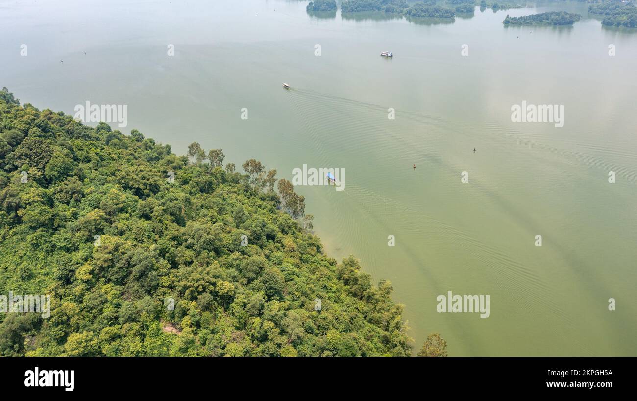 Nui coc lake hi-res stock photography and images - Alamy