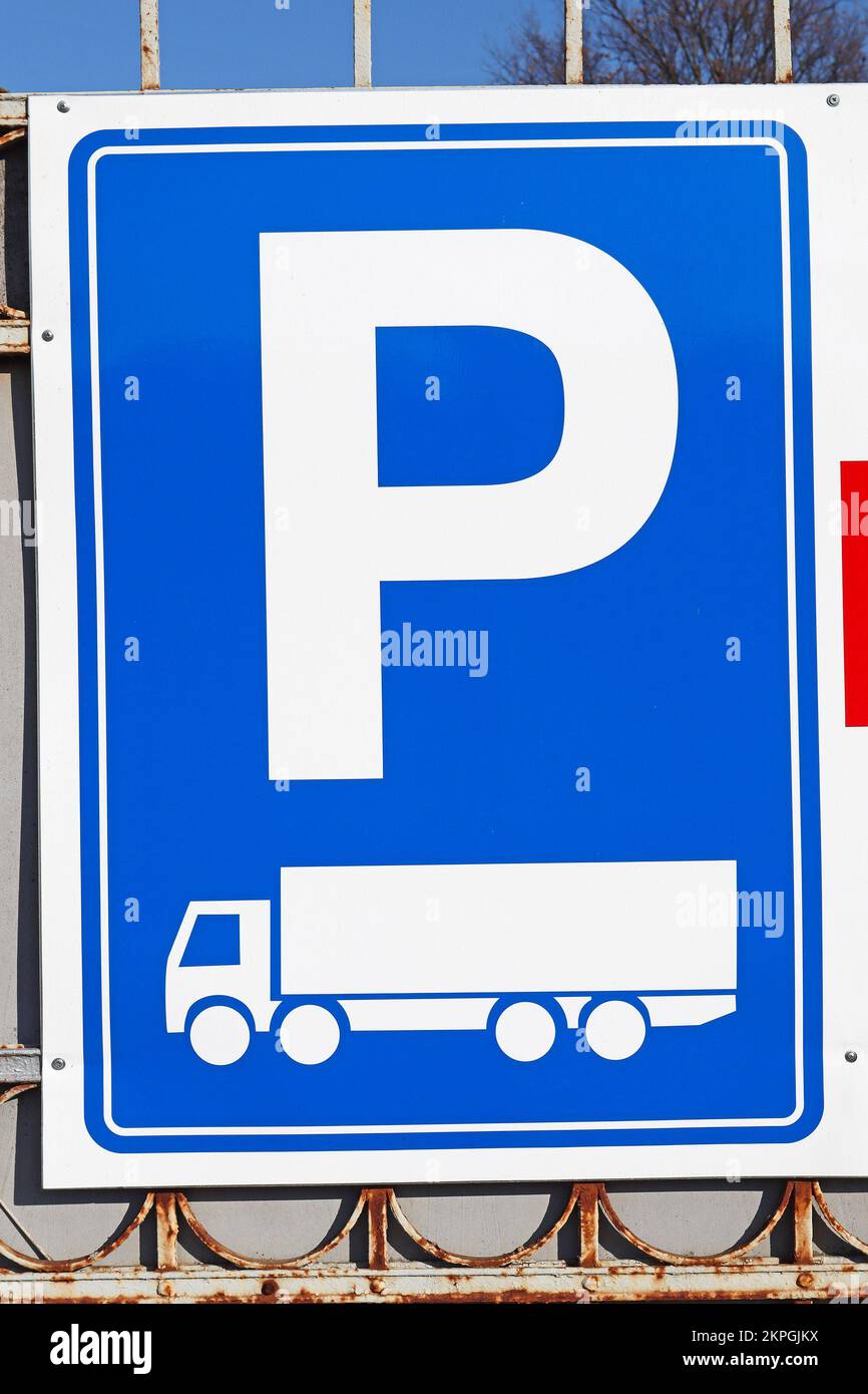 Parking lot sign for trucks Stock Photo - Alamy
