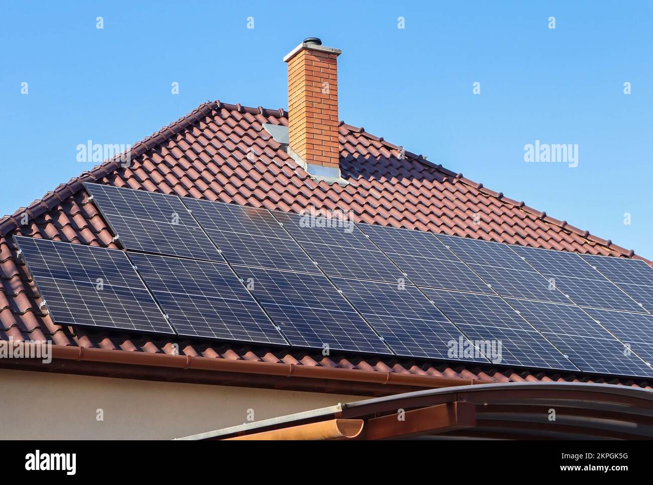Top eaves hi-res stock photography and images - Alamy