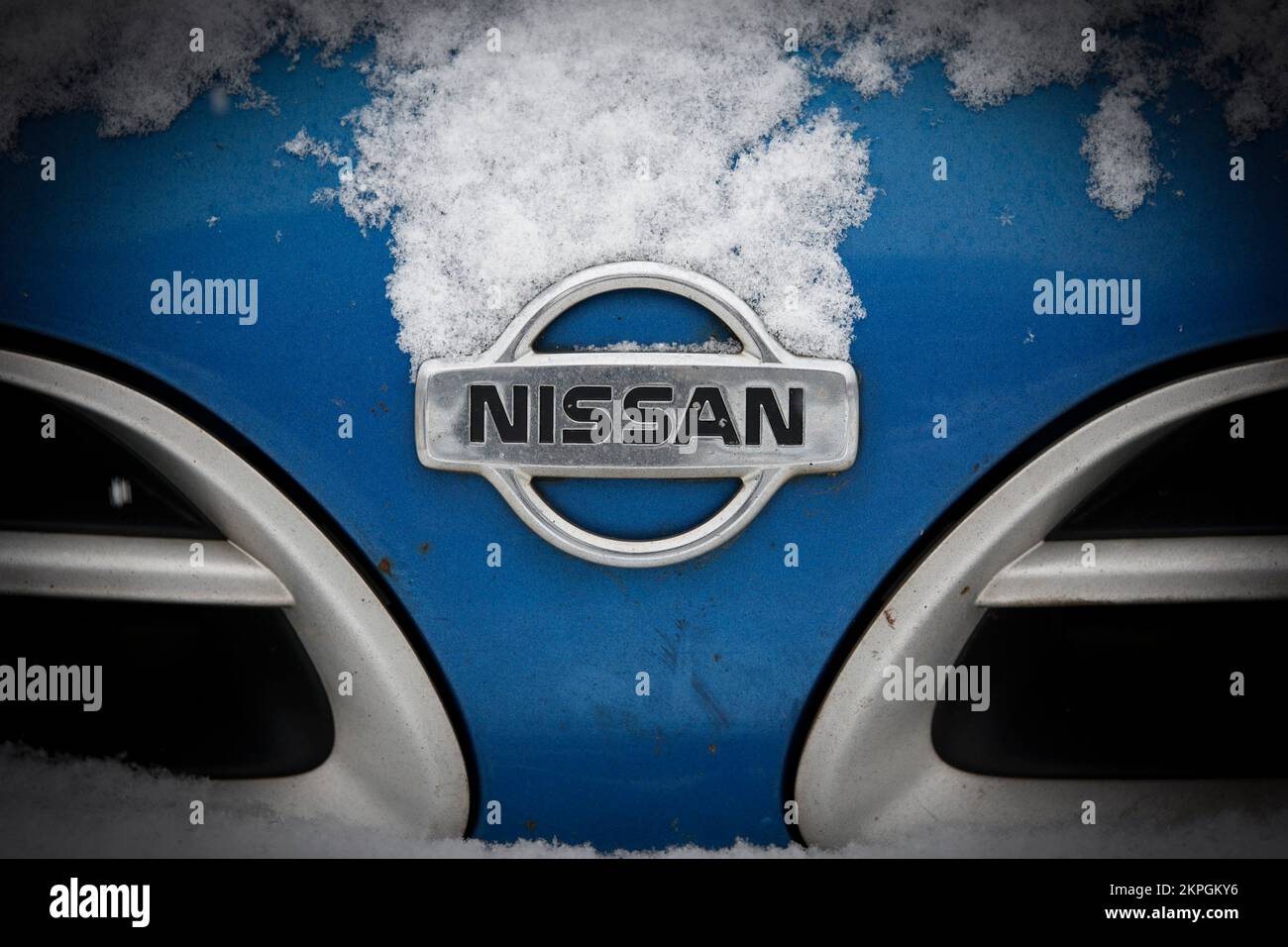 Nissan Emblem Wallpaper