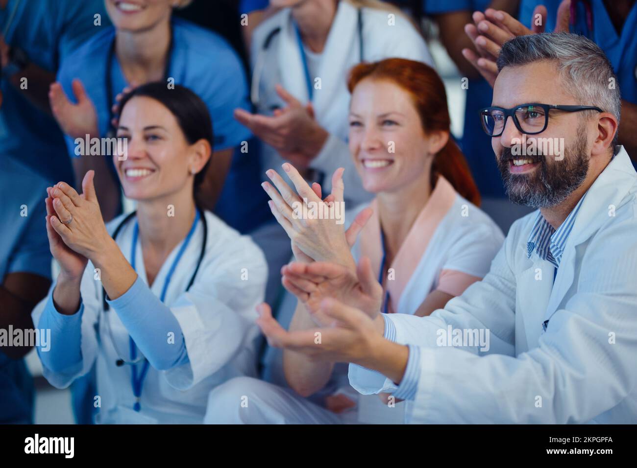 Portrait of happy doctors, nurses and other medical staff clapping in hospital Stock Photo - Alamy