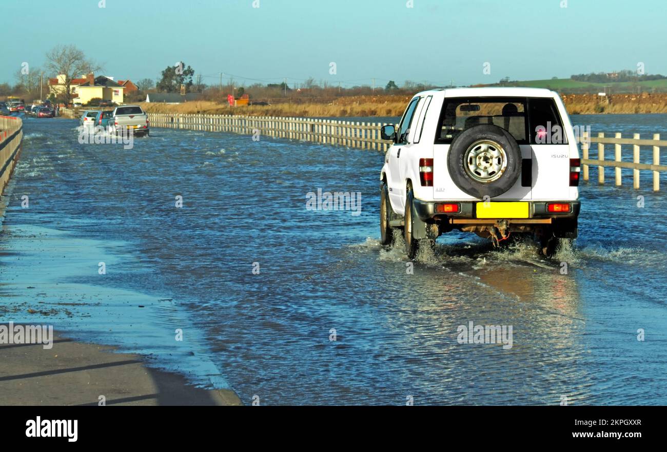 High tide flooding in Blackwater & Colne estuaries covers Strood ...