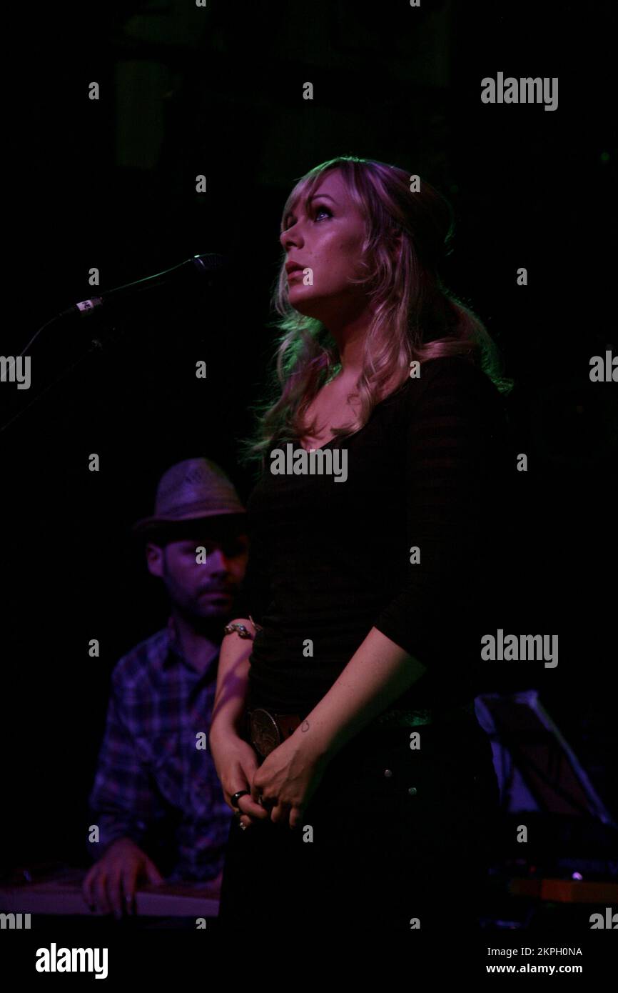 ISOBEL CAMPBELL, CONCERT, 2007: Isobel Campbell (pictured) and Mark ...