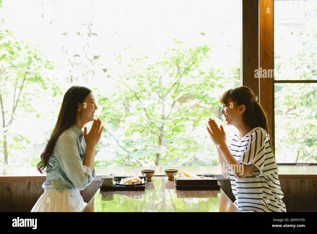 Japanese women having lunch Stock Photo - Alamy
