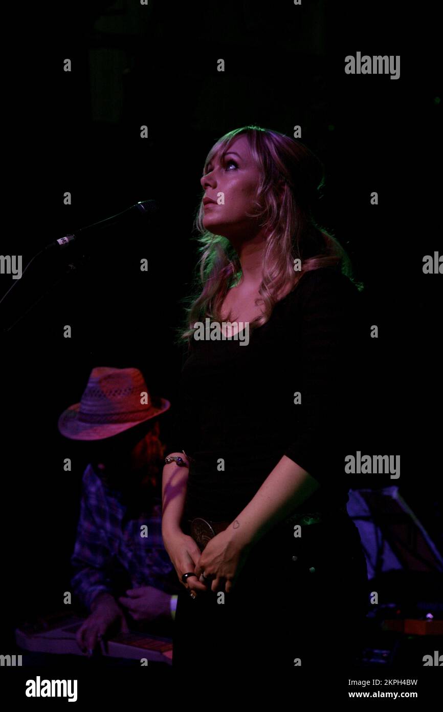 ISOBEL CAMPBELL, CONCERT, 2007: Isobel Campbell (pictured) and Mark ...