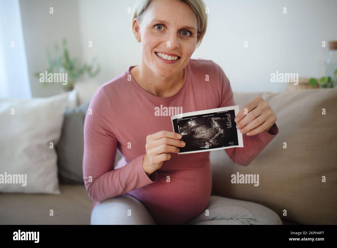 Showing baby photo hi-res stock photography and images - Alamy