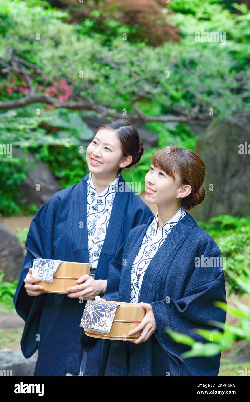 Japanese women in yukata Stock Photo - Alamy