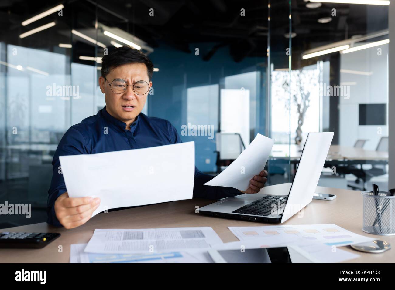 Angry japanese businessman hi-res stock photography and images - Alamy