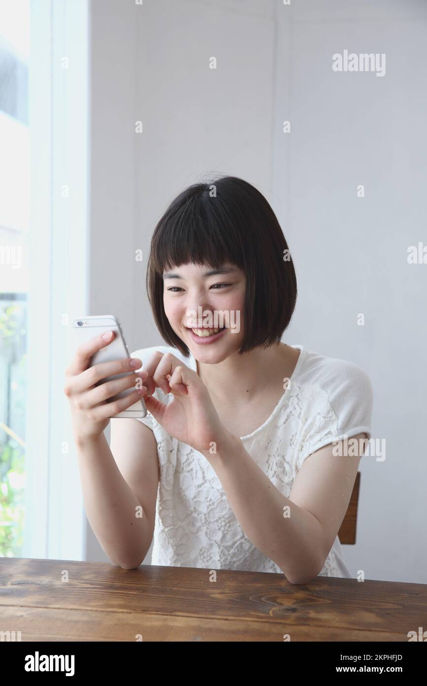 Young Japanese woman operating a mobile phone Stock Photo - Alamy