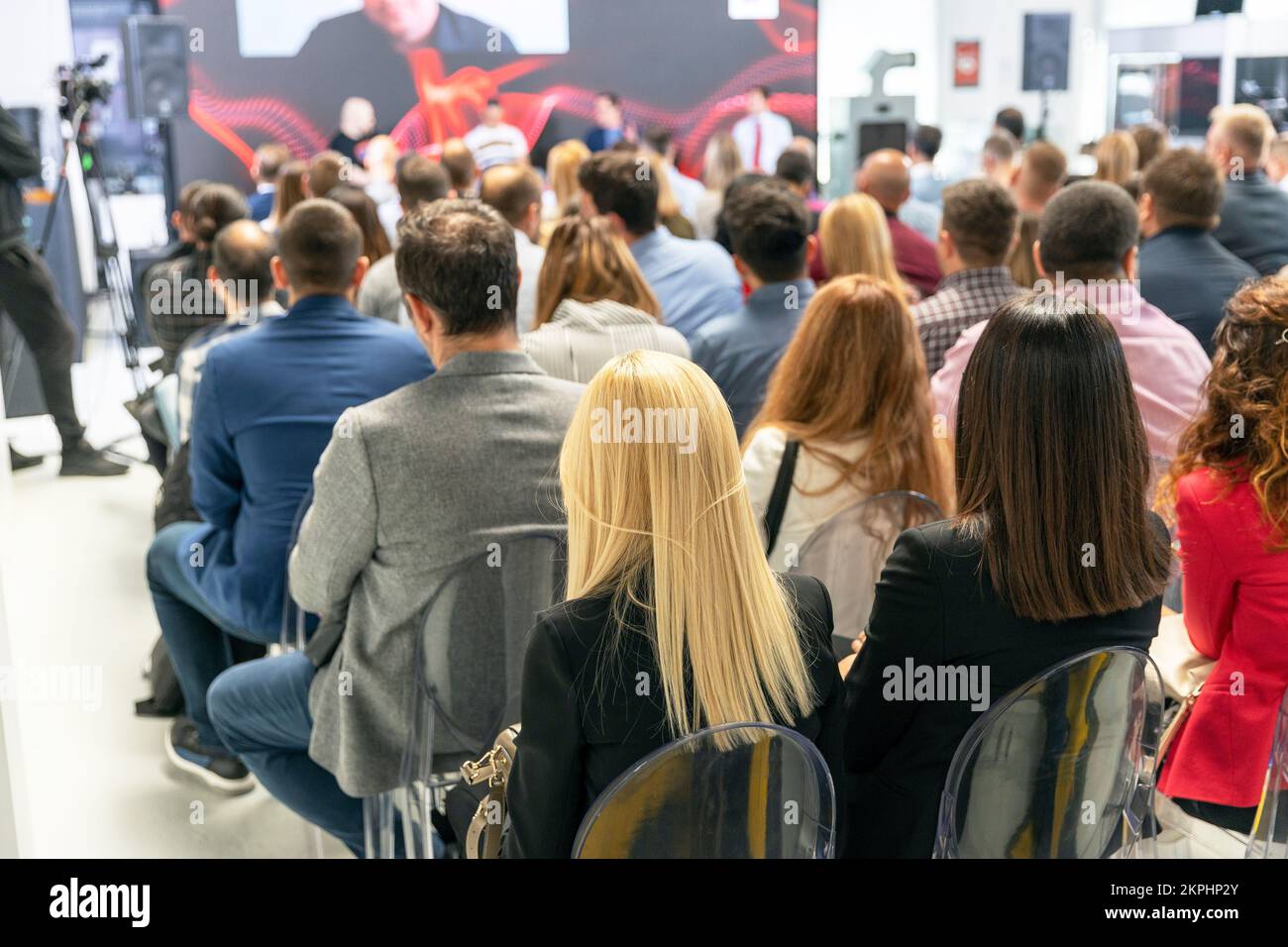 Round table meeting hi-res stock photography and images - Alamy