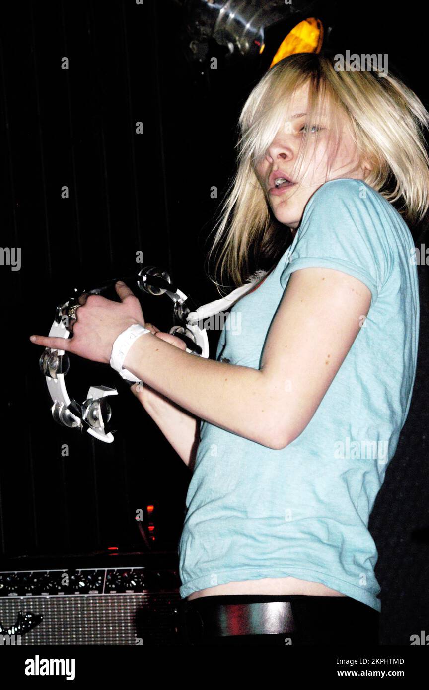 LEILA MOSS, DUKE SPIRIT, 2005: Leila Moss of Duke Spirit at the Barfly ...