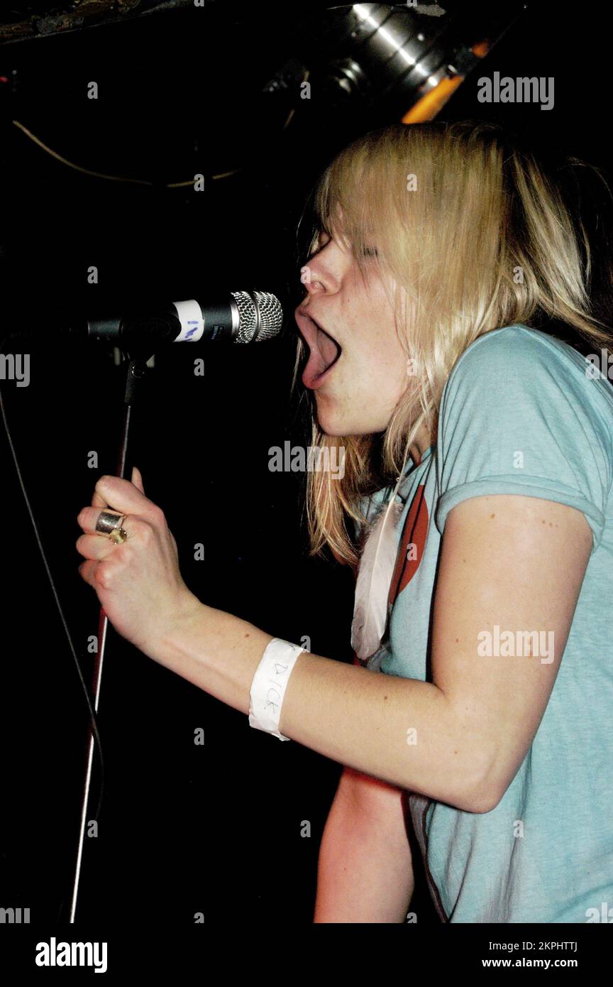 LEILA MOSS, DUKE SPIRIT, 2005: Leila Moss of Duke Spirit at the Barfly ...