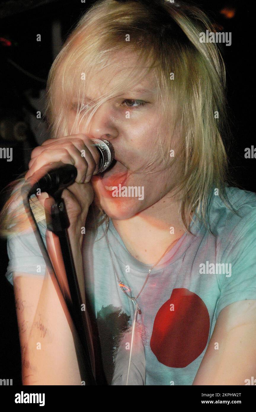 LEILA MOSS, DUKE SPIRIT, 2005: Leila Moss of Duke Spirit at the Barfly ...