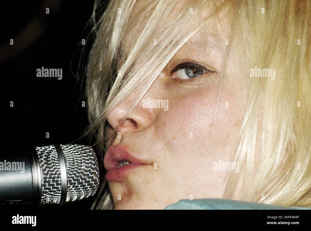 LEILA MOSS, DUKE SPIRIT, 2005: Leila Moss of Duke Spirit at the Barfly ...