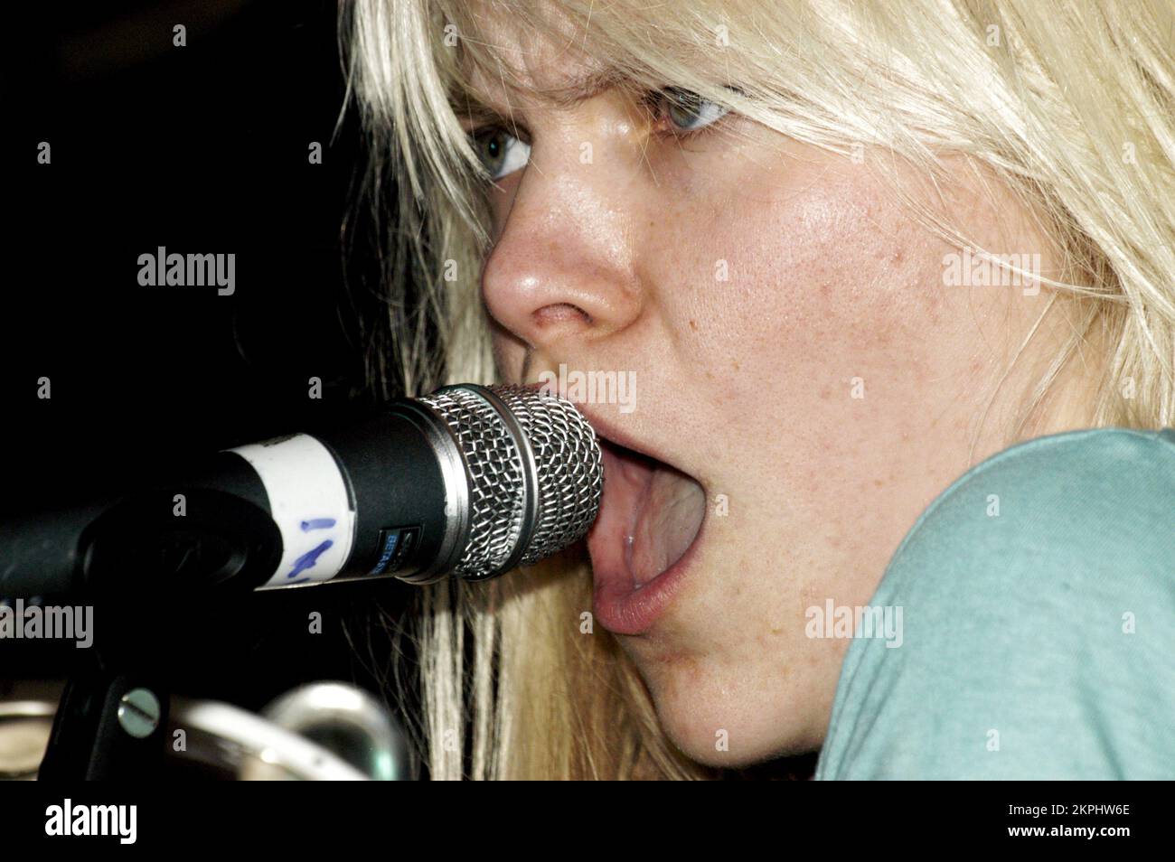 LEILA MOSS, DUKE SPIRIT, 2005: Leila Moss of Duke Spirit at the Barfly ...