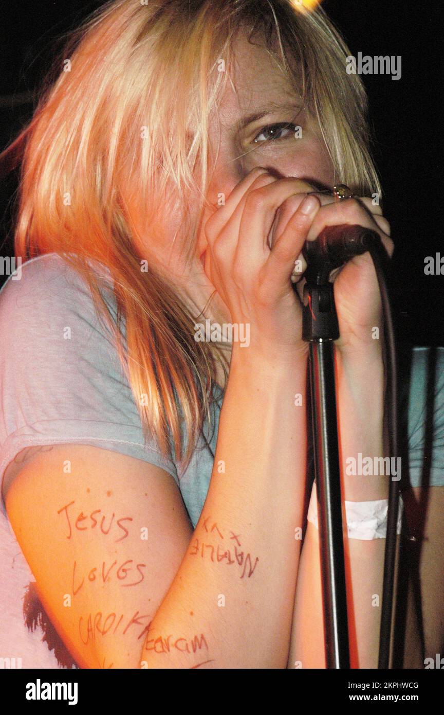 Leila Moss of Duke Spirit at the Barfly Club in Cardiff, February 3 ...