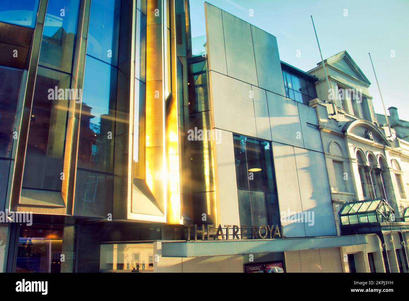 Royal opera house theatre hi-res stock photography and images - Alamy