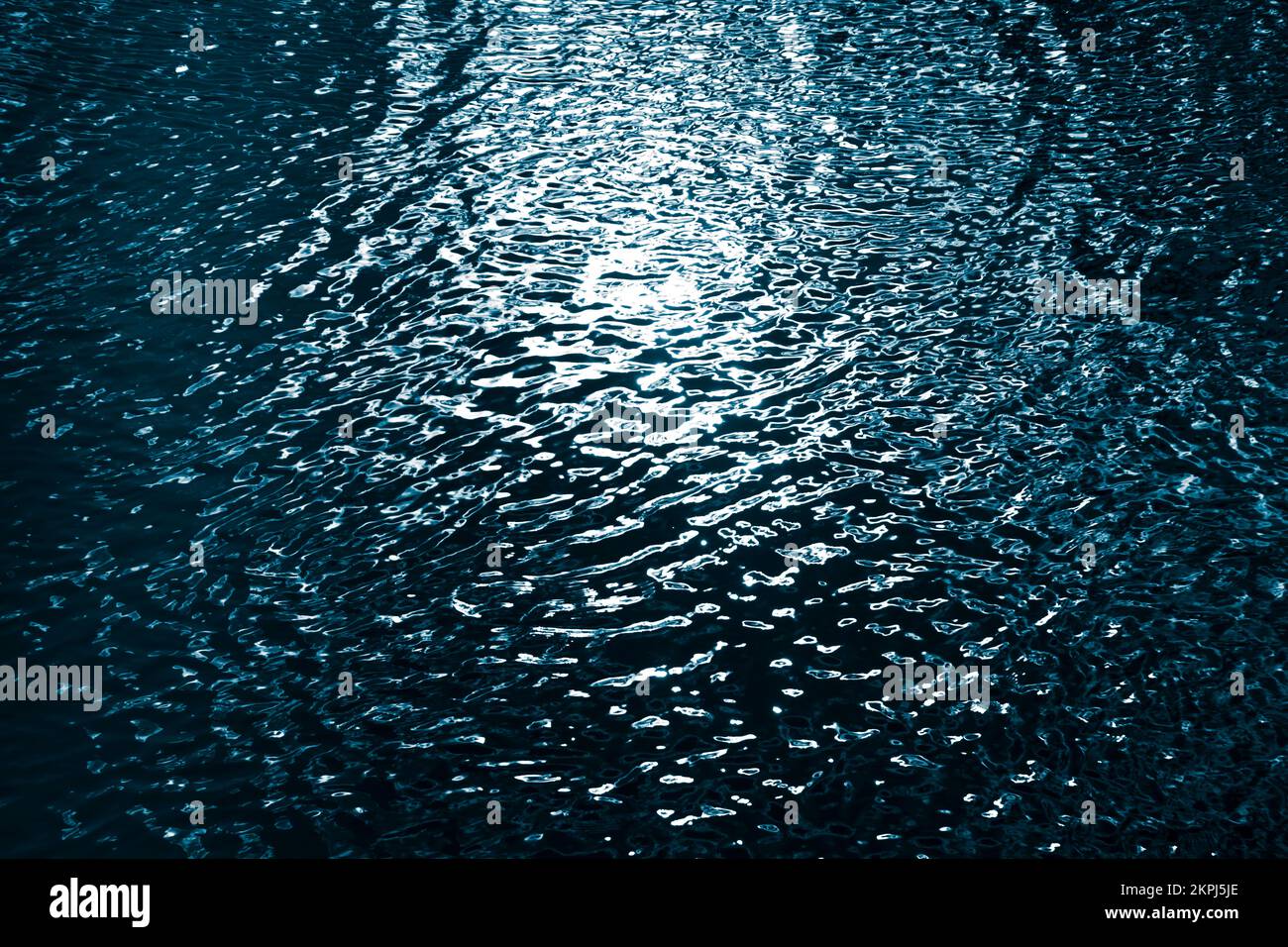 Sun reflecting off water surface hi-res stock photography and images ...