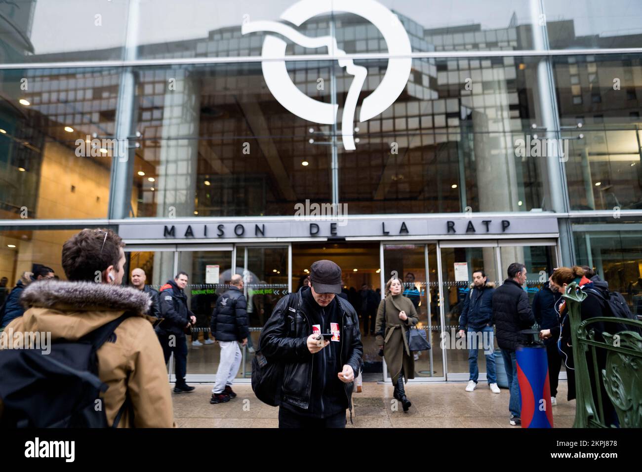 Paris, France. 28th Nov, 2022. RATP workers demonstrated on Monday 28 ...