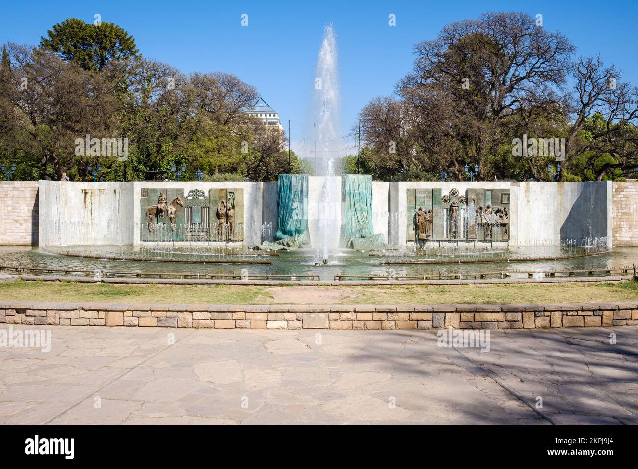 Water fountain at Plaza Independencia (Independence Square) in Mendoza ...