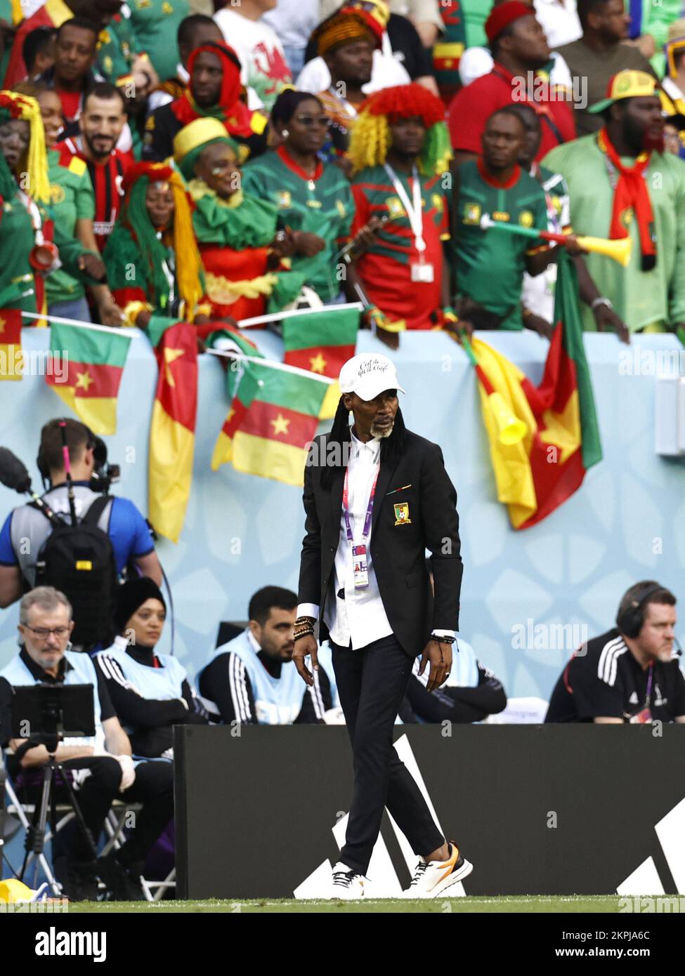 Doha, Qatar. 28th Nov, 2022. AL WAKRAH - Cameroon coach Rigobert Song ...