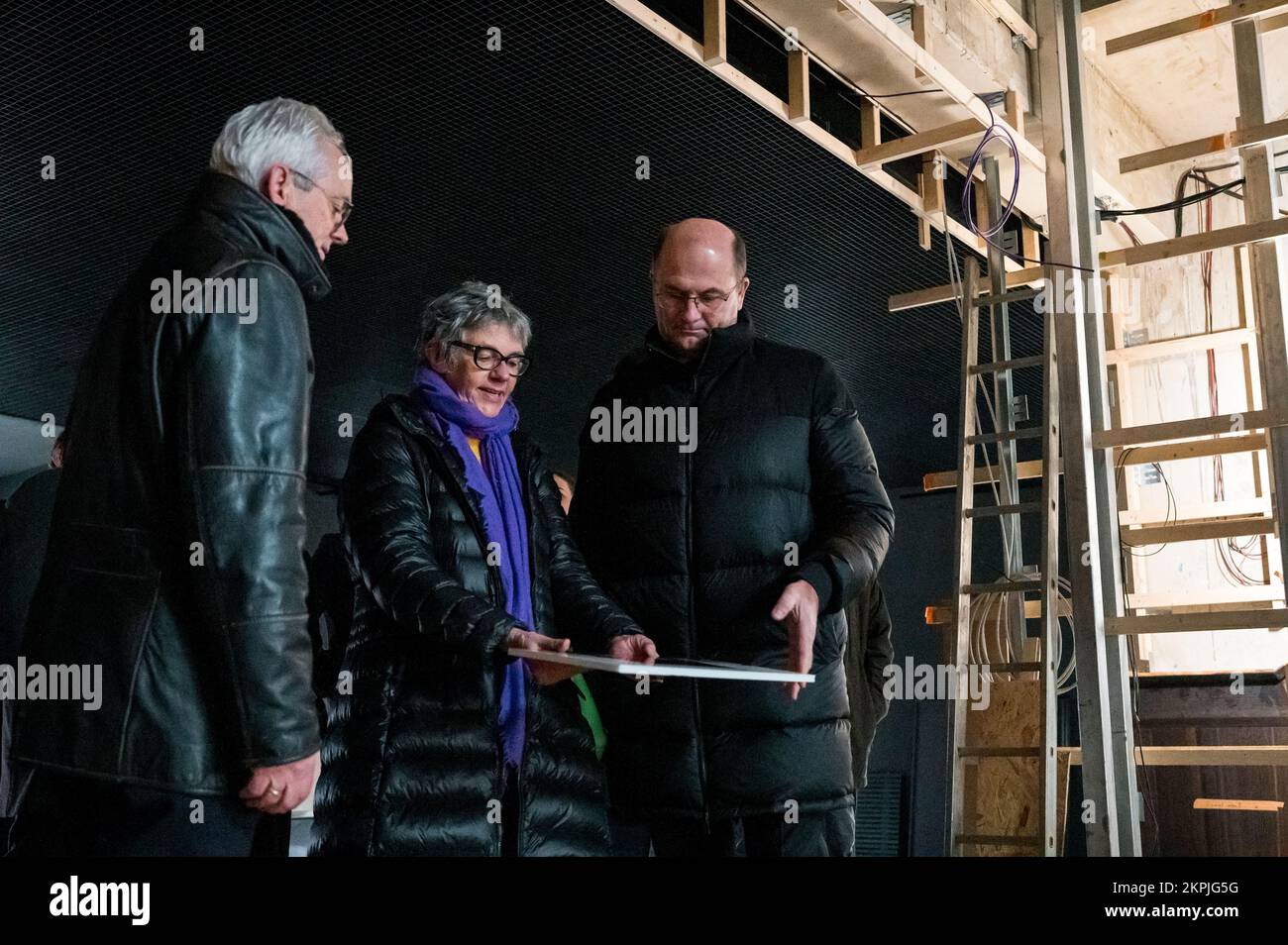 Bayreuth, Germany. 28th Nov, 2022. Christa Röthle (center), building ...