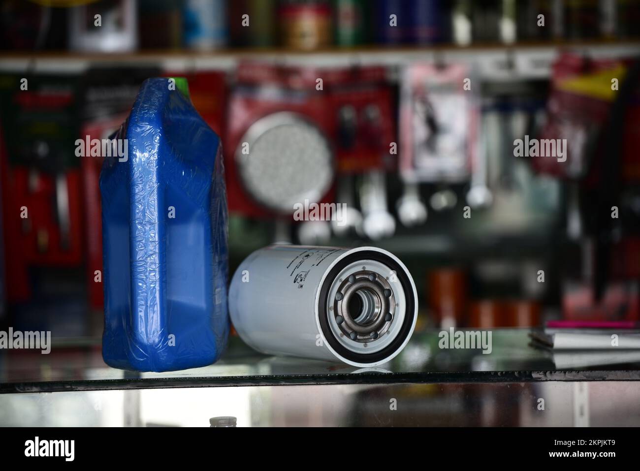 Car maintenance service hi-res stock photography and images - Alamy