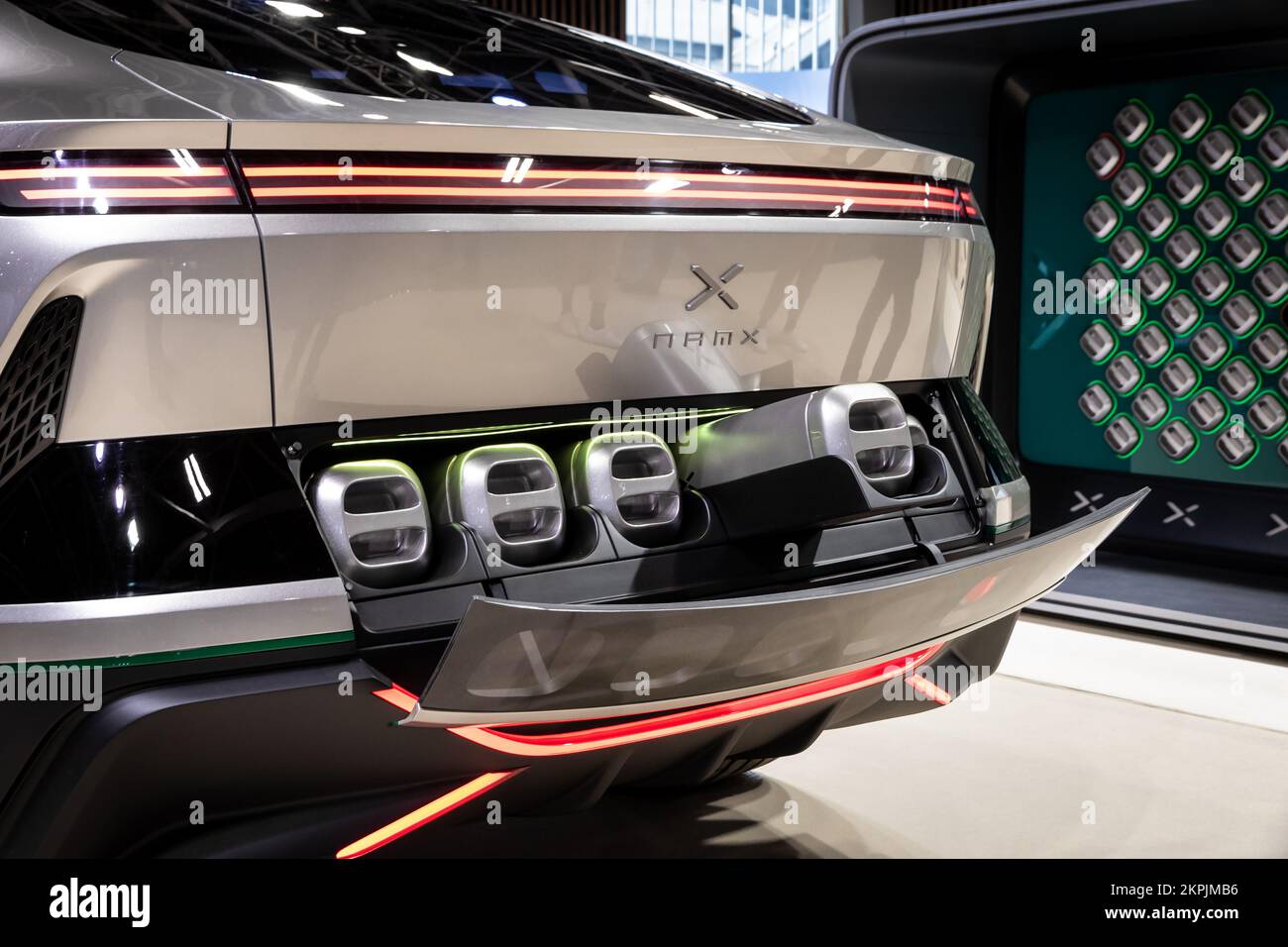 Namx HUV hydrogen fuel cell car with removable tank system showcased at ...