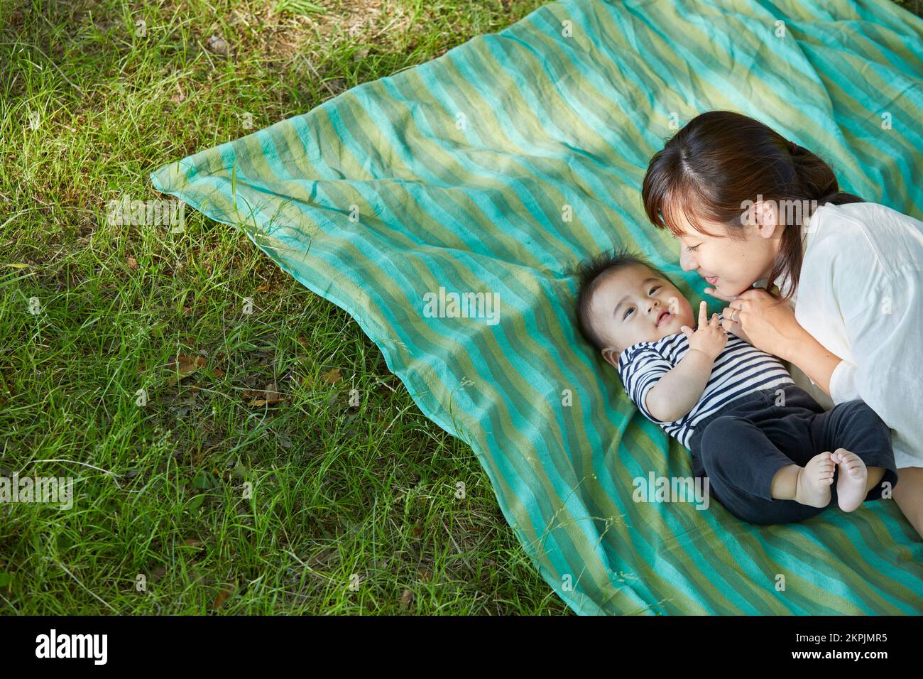 Japanese mother cuddling with her baby Stock Photo - Alamy