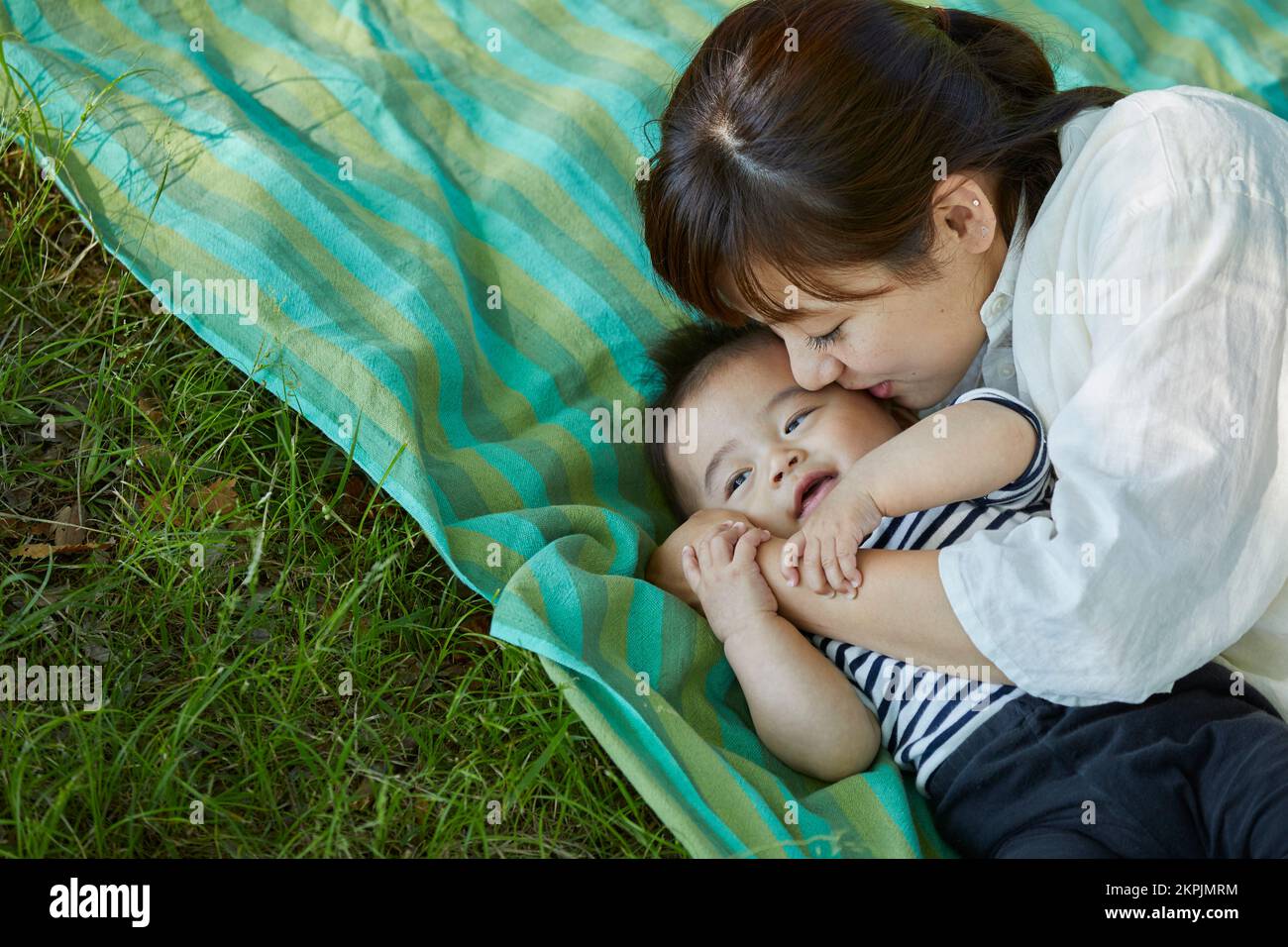 Japanese mother cuddling with her baby Stock Photo - Alamy