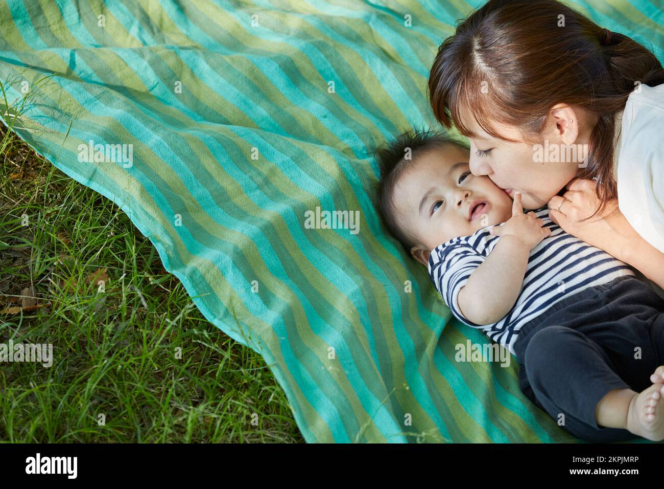 Japanese mother cuddling with her baby Stock Photo - Alamy