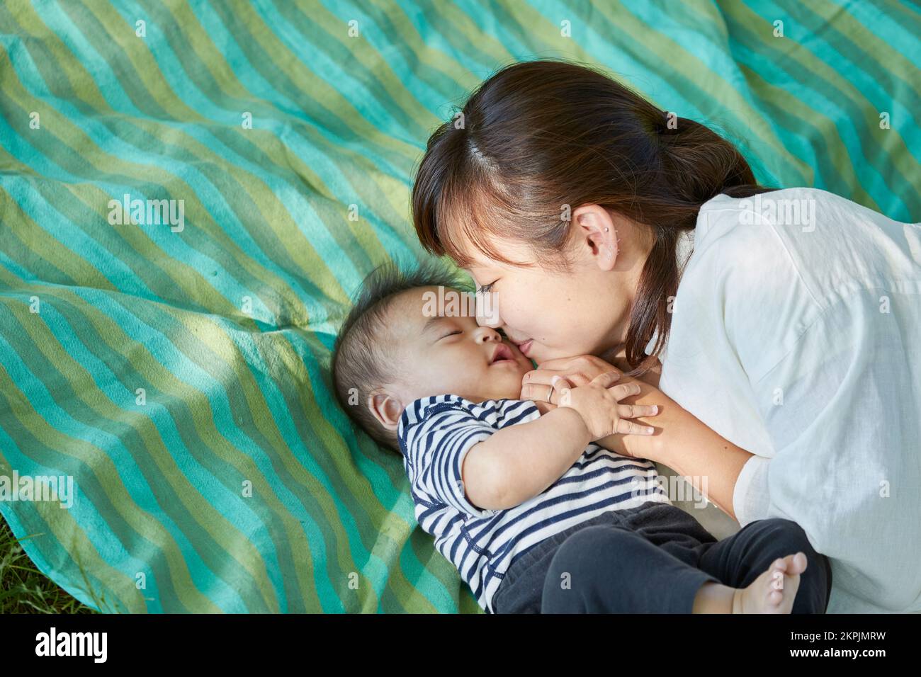 Japanese mother cuddling with her baby Stock Photo - Alamy