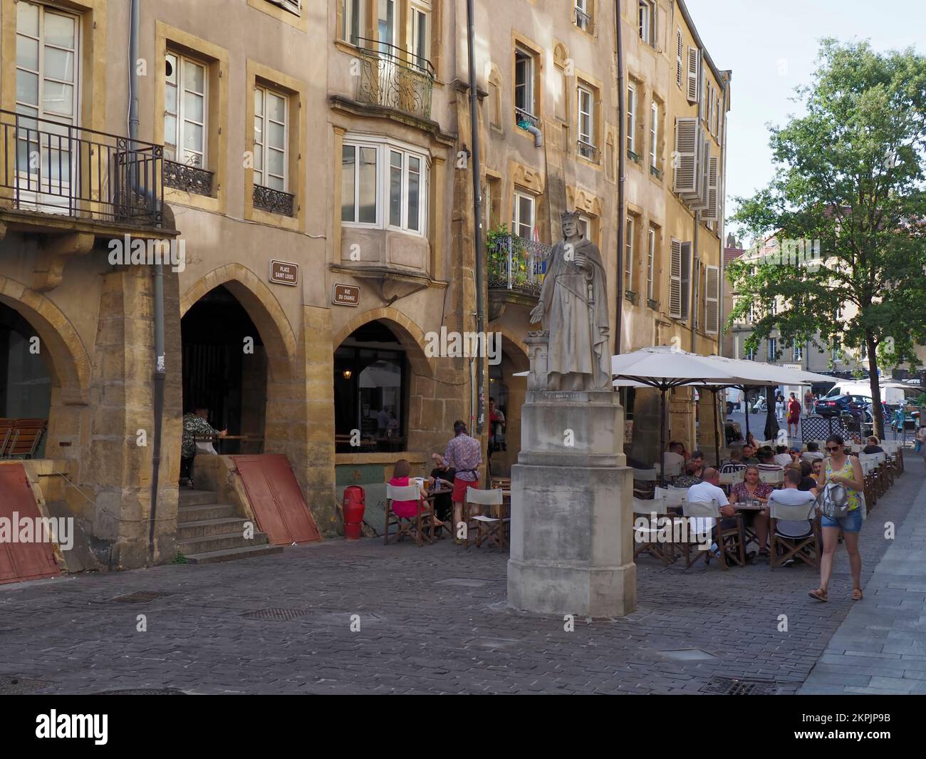 people eating and drinking outdoors at a cafe in Rue du Change next to ...