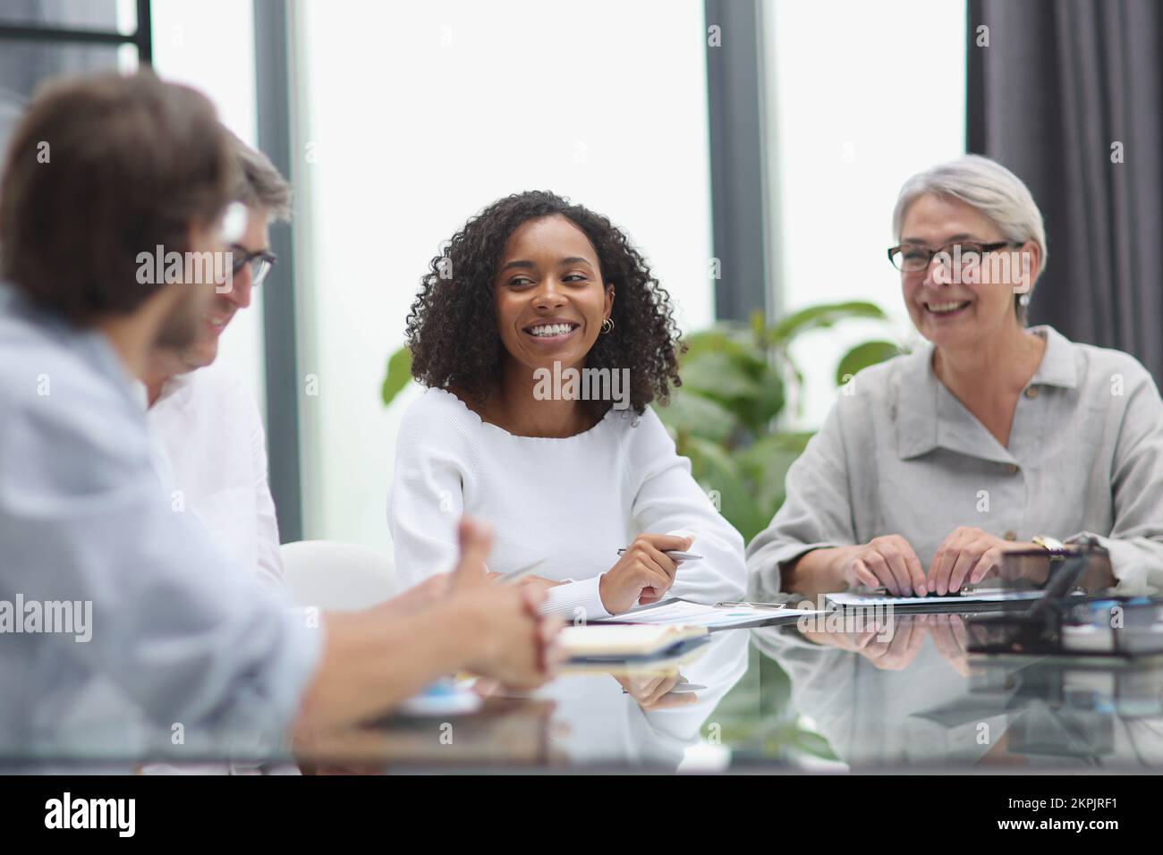 Managers and employees team meeting hi-res stock photography and images ...