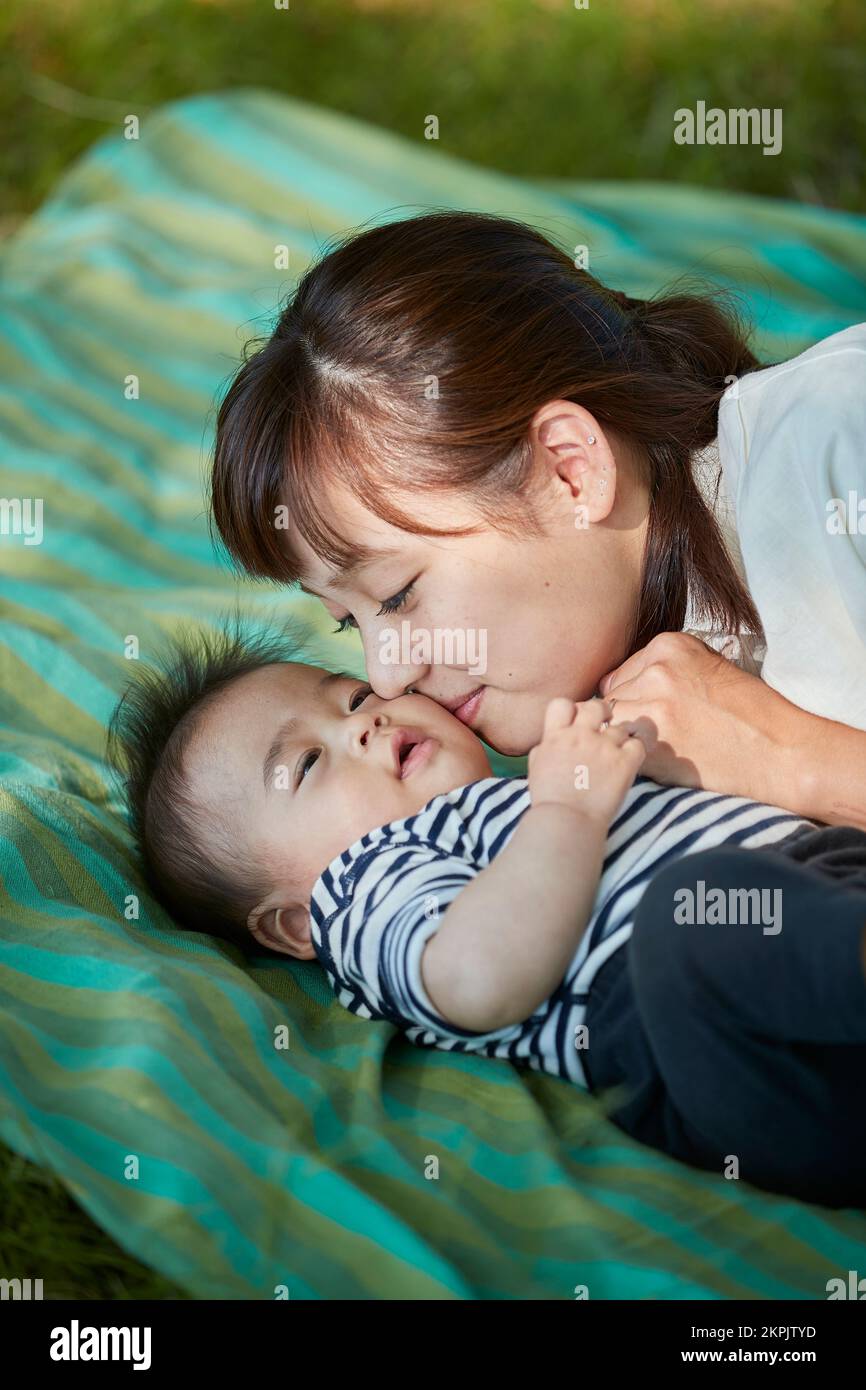 Japanese mother cuddling with her baby Stock Photo - Alamy