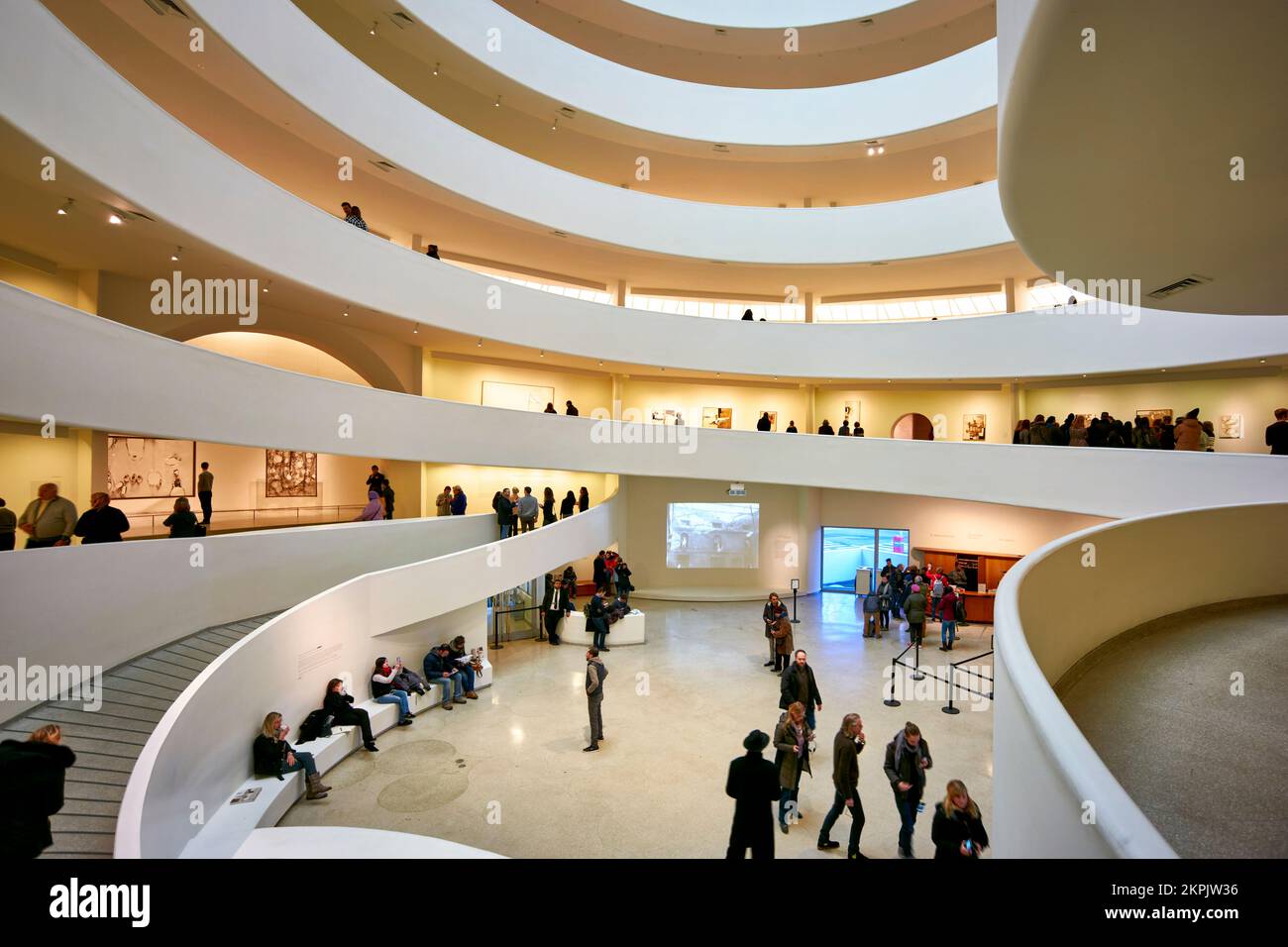 Guggenheim new york ramp hi-res stock photography and images - Alamy