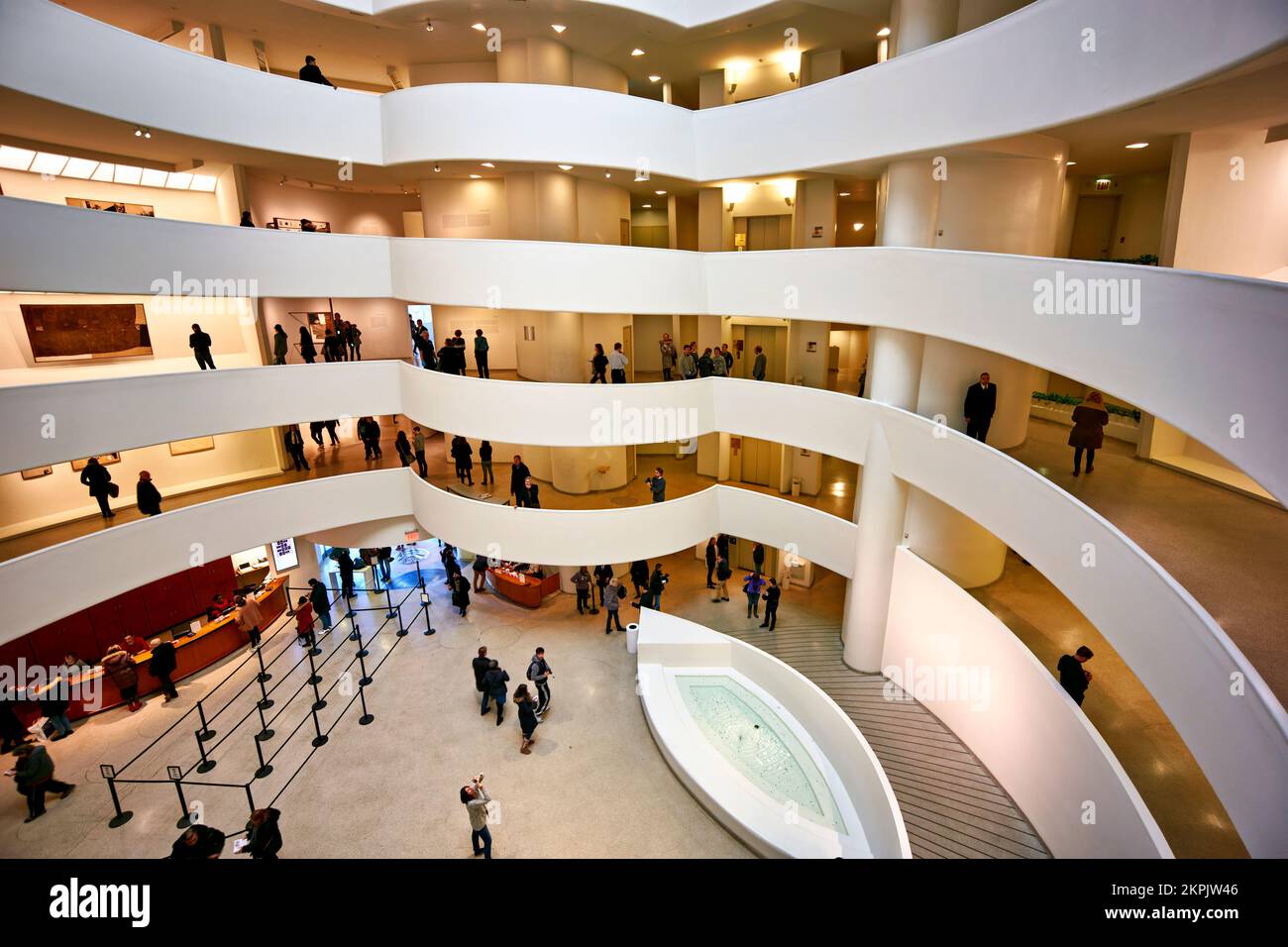 Guggenheim new york ramp hi-res stock photography and images - Alamy