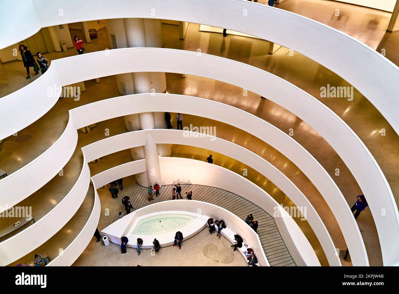 Guggenheim new york ramp hi-res stock photography and images - Alamy