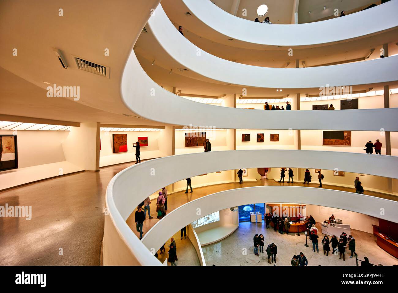 Solomon r. guggenheim museum interior hi-res stock photography and ...