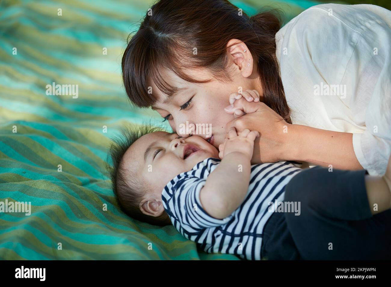 Japanese mother cuddling with her baby Stock Photo - Alamy