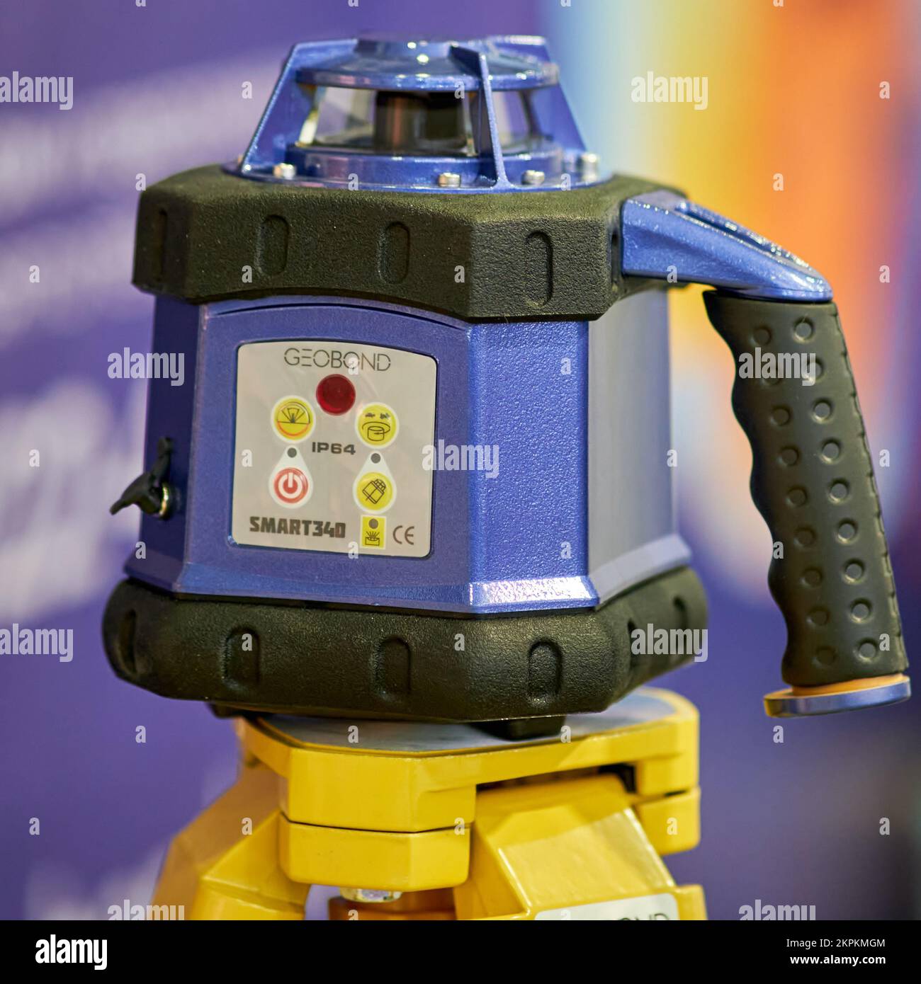 Measuring geodetic instrument for engineering works and topographic ...